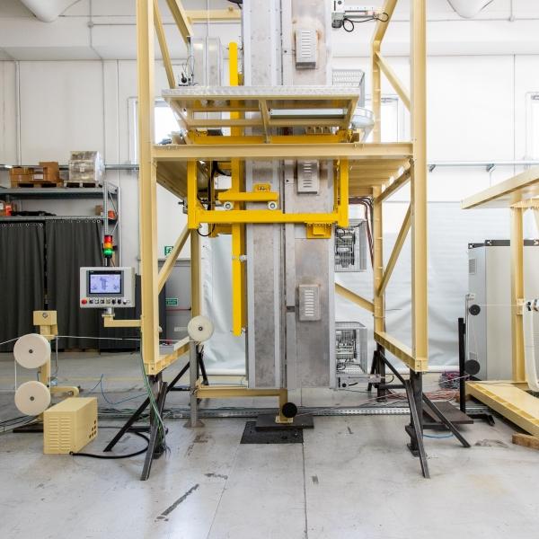 Vertical cable sintering ovens